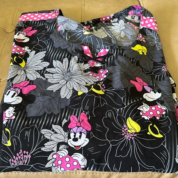 Disney | Tops | Disneys Womens Scrubs Minnie Mouse And Floral Print 5 ...